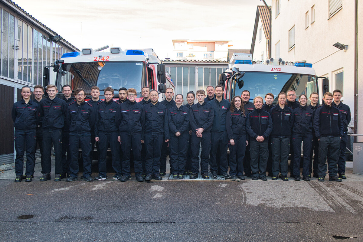 27 Teilnehmer haben erfolgreich an einer Grundausbildung der Feuerwehr ...